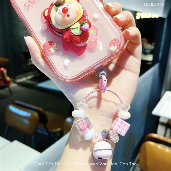 Ốp IP 14 Pro Max dẻo Strawberry camera gương kèm vòng