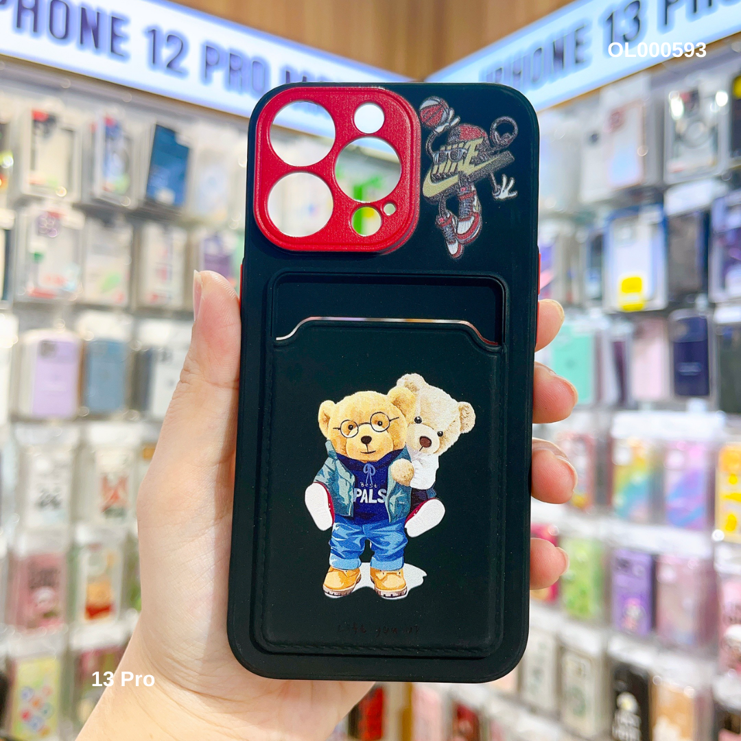 Ốp IP 13 Pro nhựa cứng gấu Teddy ví card