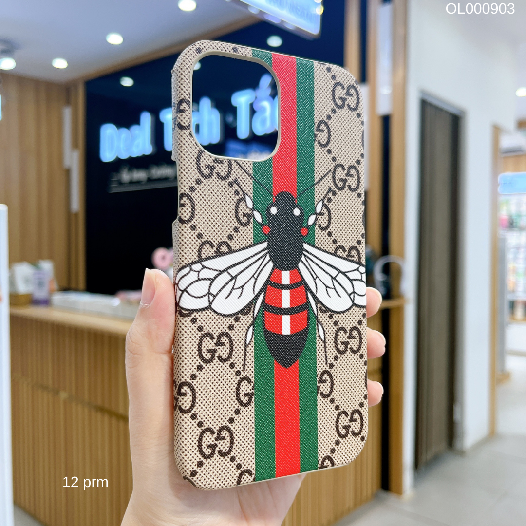 Ốp IP 12 Pro Max Gucci con ong hở viền