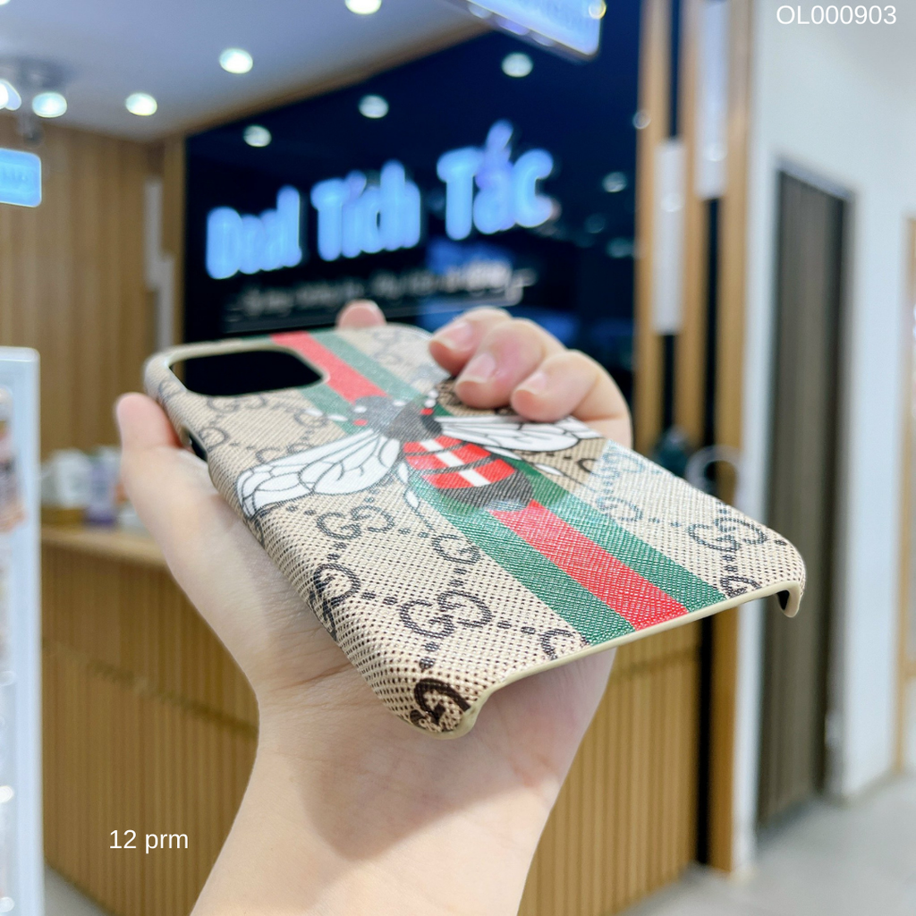 Ốp IP 12 Pro Max Gucci con ong hở viền