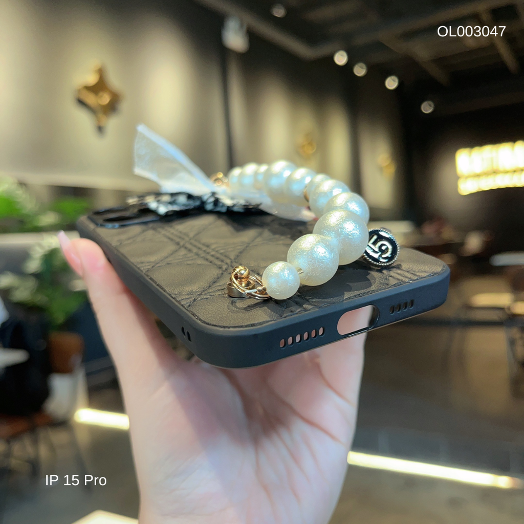 **Ốp IP 15 Pro Lưng da kèm chuỗi ngọc trai