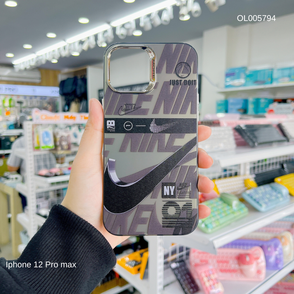 Ốp IP 12 Pro Max nhám bạc Nike NY camera more