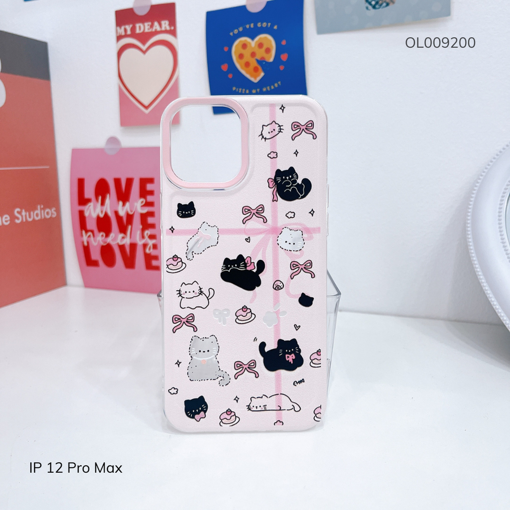 Ốp IP 12 Pro Max dẻo in mèo đen và trong nơ nền hồng