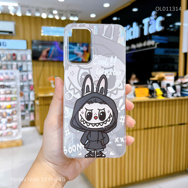 Ốp Redmi Note 13 Pro 4G vân sóng bạc Labubu áo đen