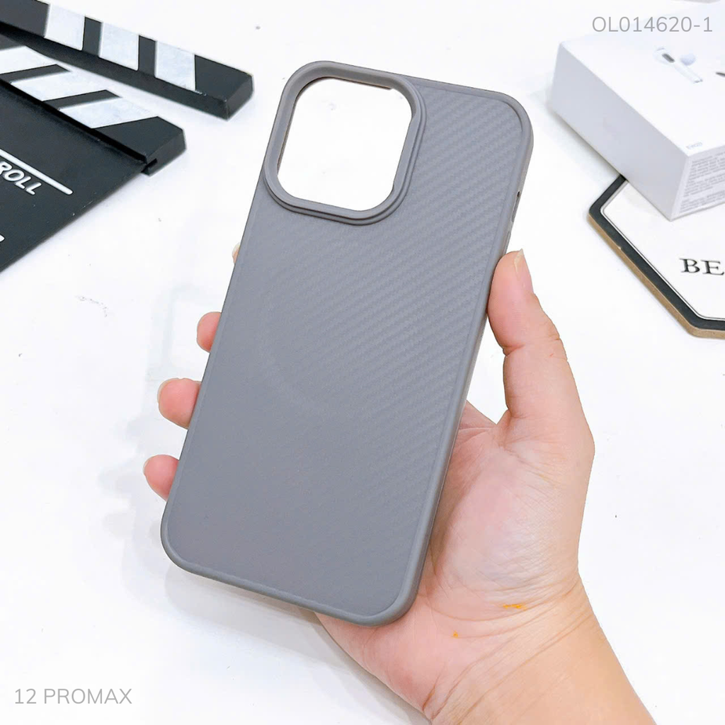 Ốp IP 12 Pro Max dẻo vân carbon magsafe