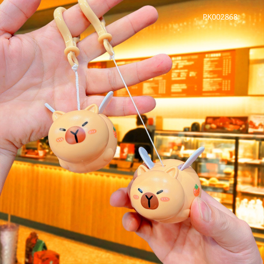 ** Móc khóa Capybara bay