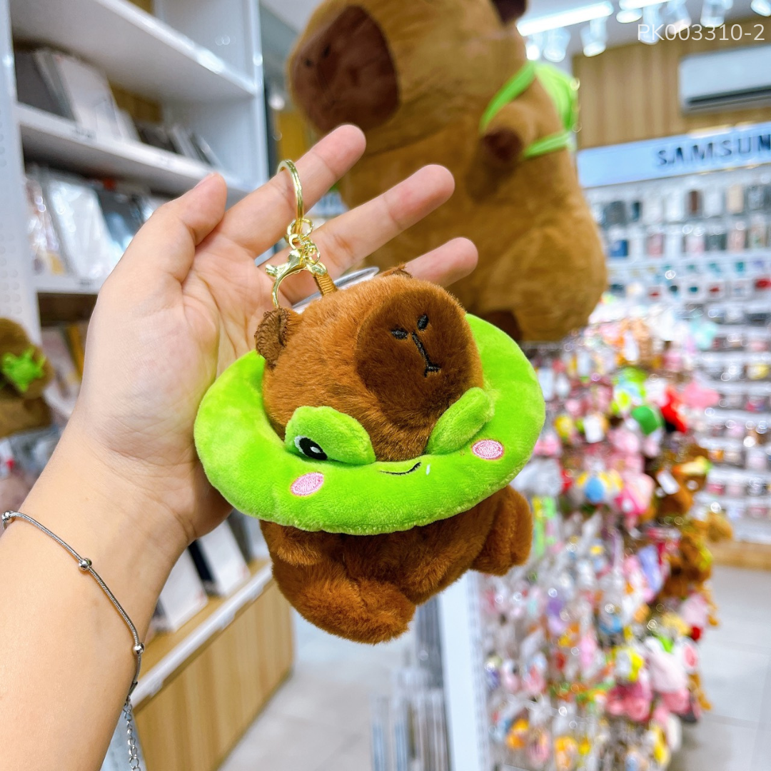 ** Móc khoá bông Capybara tắm phao