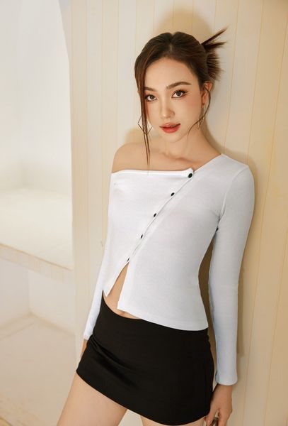 Áo thun body kiểu tay dài lệch vai phong cách LYB – LYB Official Store - Your body loves you ...