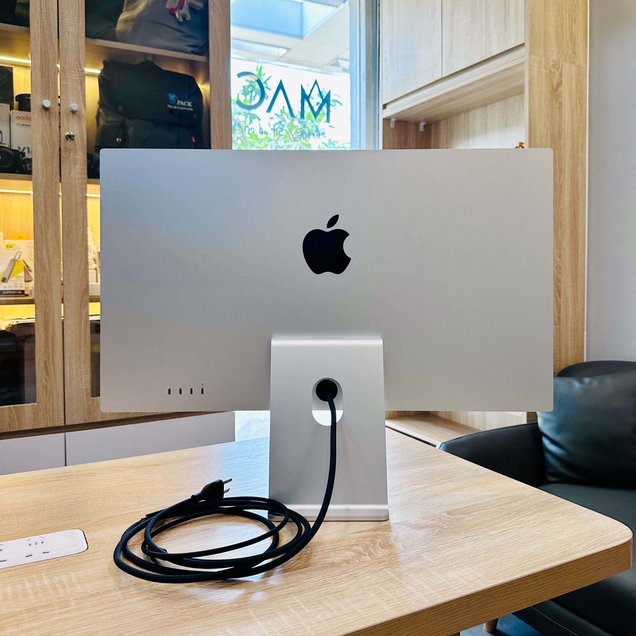 Apple Studio Display (Standard glass) Tilt - Adjustable Stand - 99% ... Apple Studio Display (Standard glass) Tilt - Adjustable Stand - 99% ...