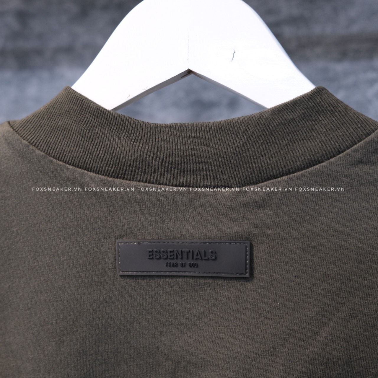 Áo Thun Fear Of God Essentials Off Black 2023 - Fox Sneaker - Chuyên ...