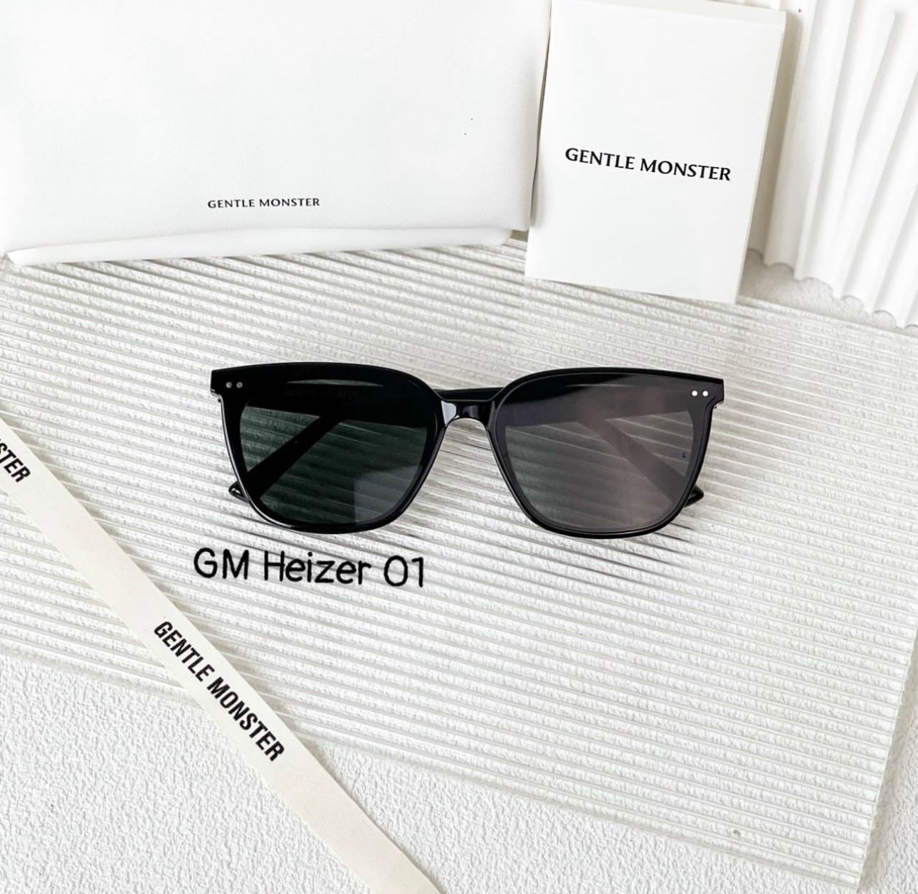 Kính Mát Gentle Monster Heizer 01 Màu Đen – Bear Mon Auth