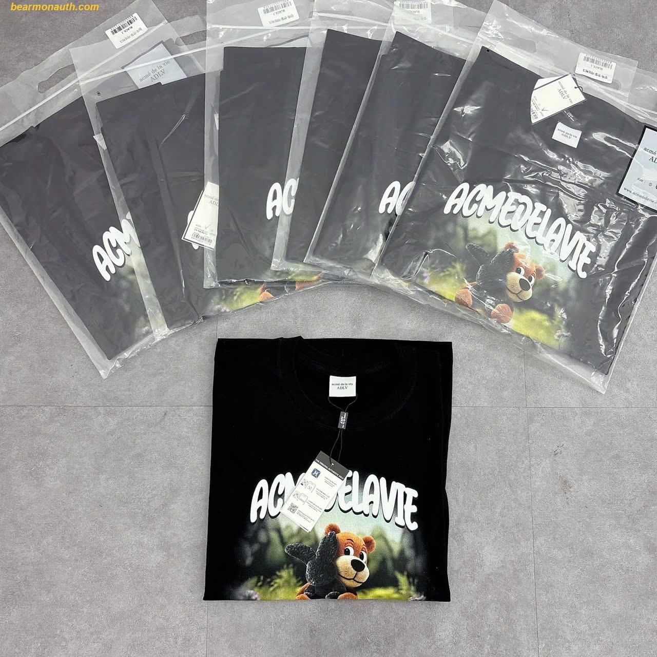 Áo Phông ADLV Rabbit Hug Màu Đen – Bear Mon Auth