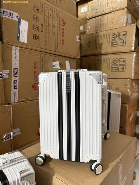 Vali Adidas Màu Trắng Ba Sọc Đen Size 20 – Bear Mon Auth