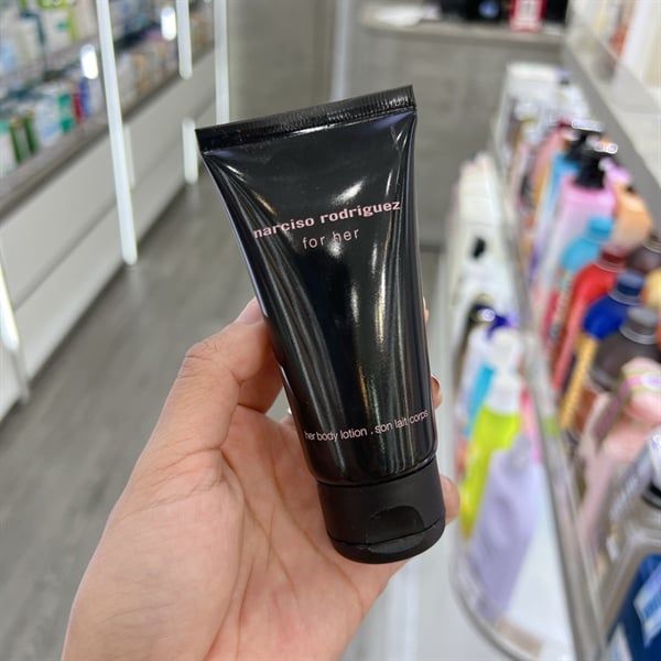 DƯỠNG THỂ NARCISO FOR HER 50ML TUÝP ĐEN TÁCH SETDƯỠNG THỂ NARCISO FOR HER 50ML TUÝP ĐEN TÁCH SET ...