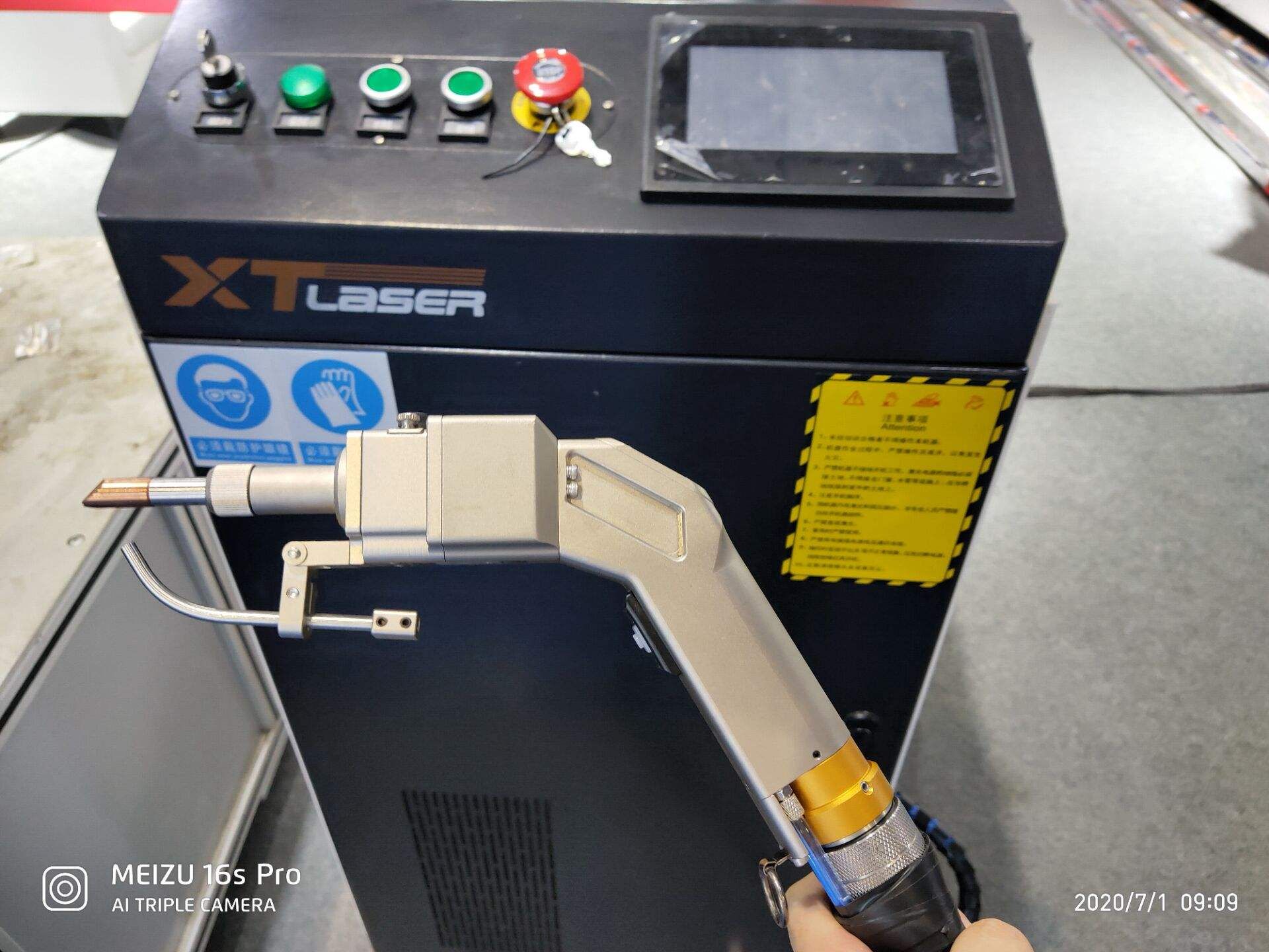 Máy Hàn Laser Sợi Quang Cầm Tay Xt Laser Bán Chạy 1000w 2000w Giá Hàn ...