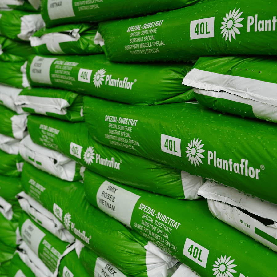 Giá thể trồng hoa hồng PLANTAFLOR 40 lít – Kobeta Garden