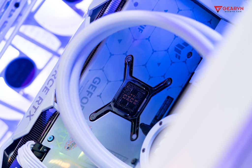 GVNxThermaltake PROJECT VERTICAL (Intel i7-14700K/ RTX 4070 Ti Super ...