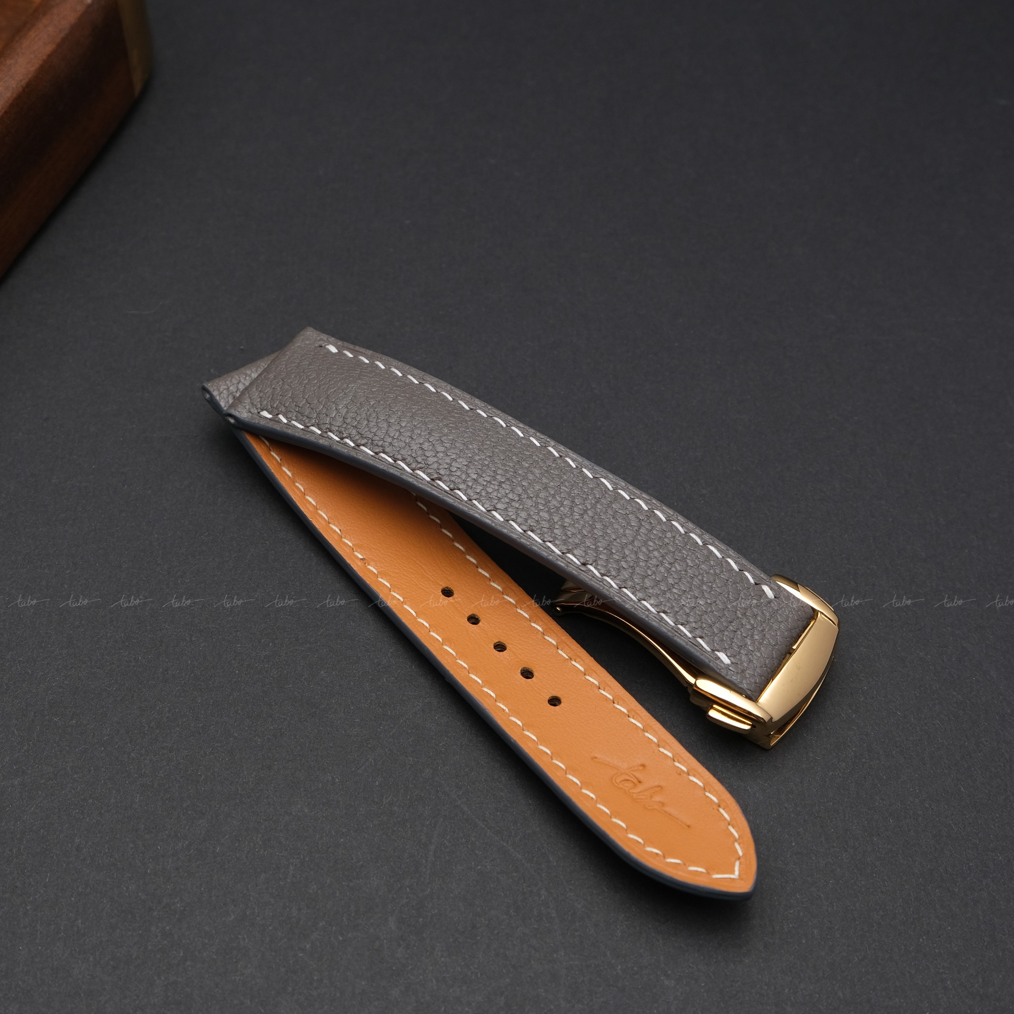 Omega MS04 – TABO LEATHER