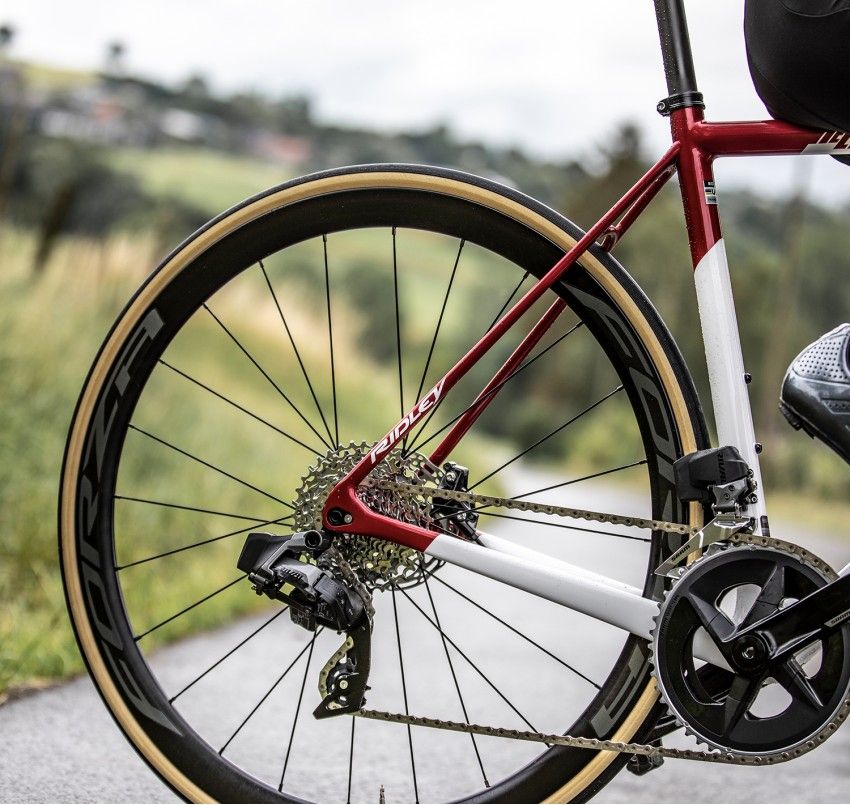 Xe đạp RIDLEY HELIUM DISC RIVAL ETAP AXSXe đạp RIDLEY HELIUM DISC RIVAL ...