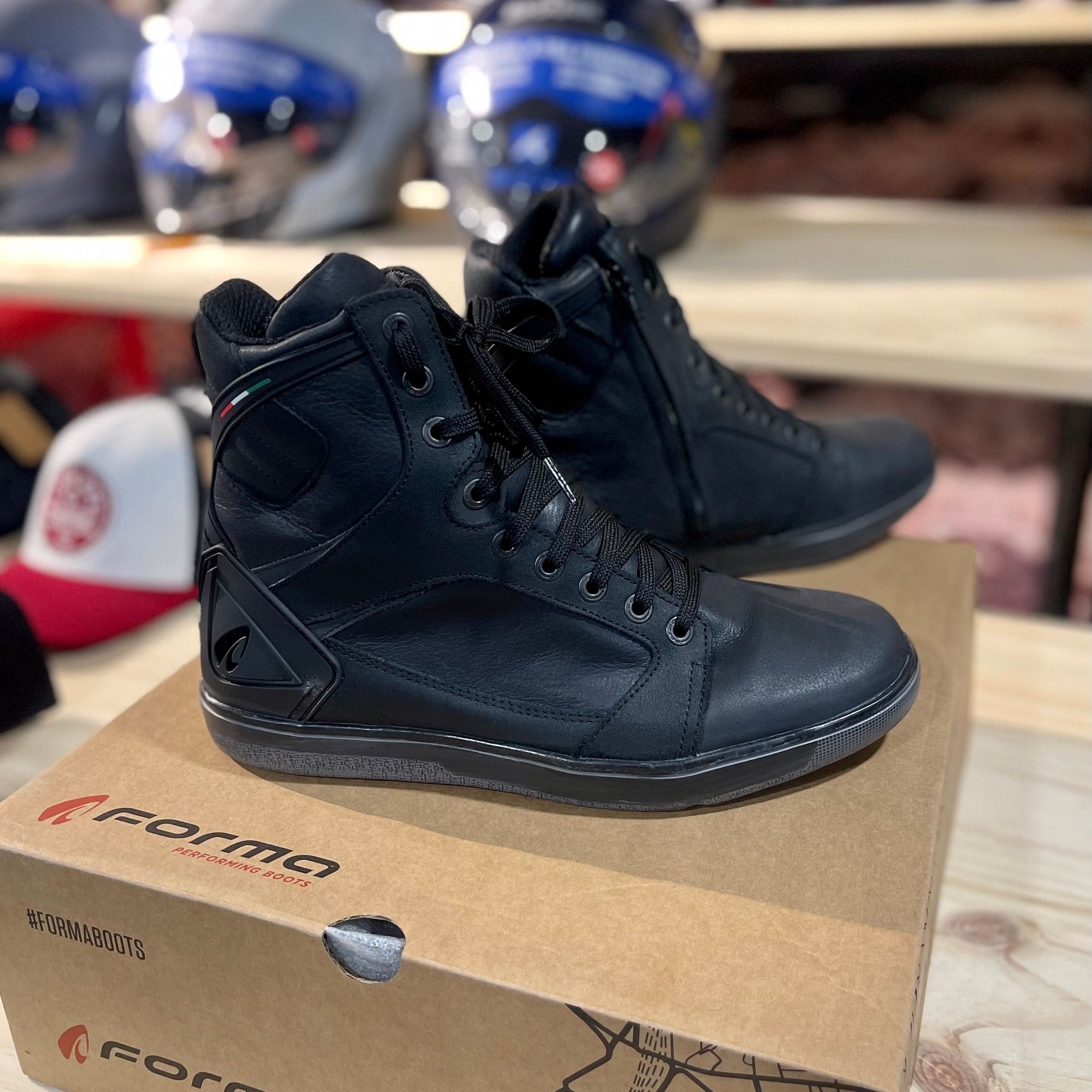 Giày Urban City Chống Nước Forma Hyper Dry - Black