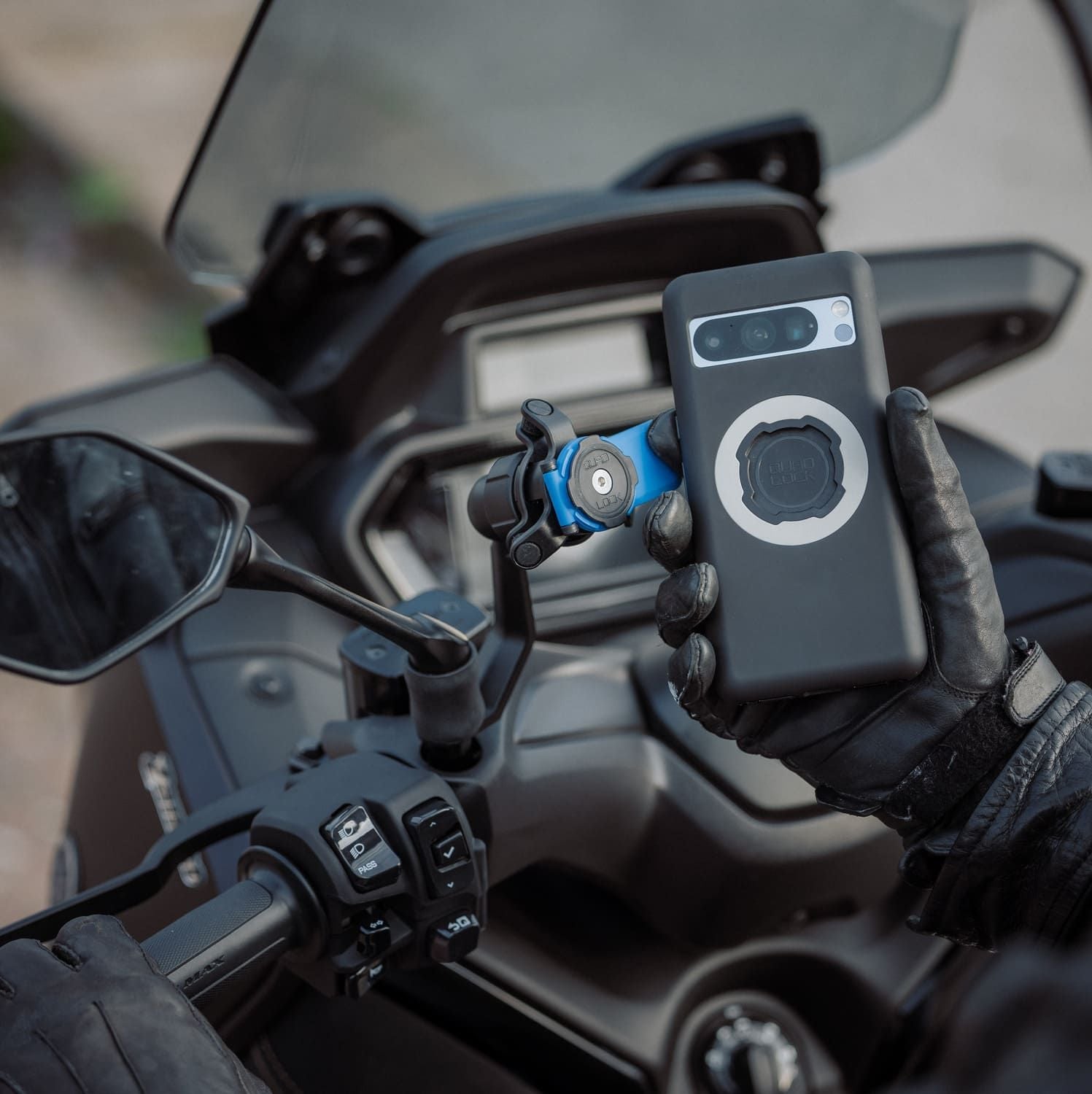 QuadLock Mirror Stem Mount - QUAD LOCK