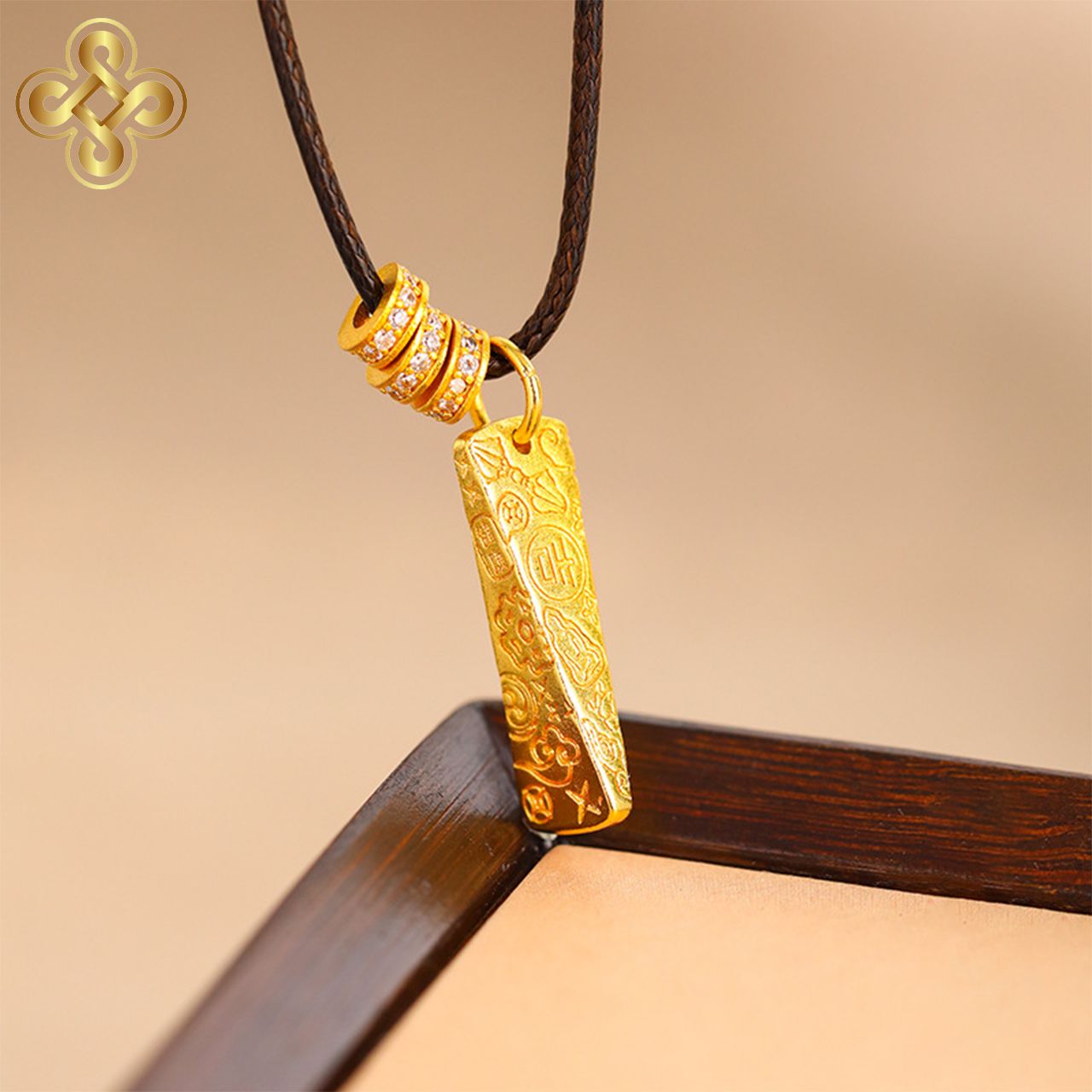 สร้อยคอรูปกรวยสามเหลี่ยมสีทองแซนด์โกลด์ – Mango Amulet