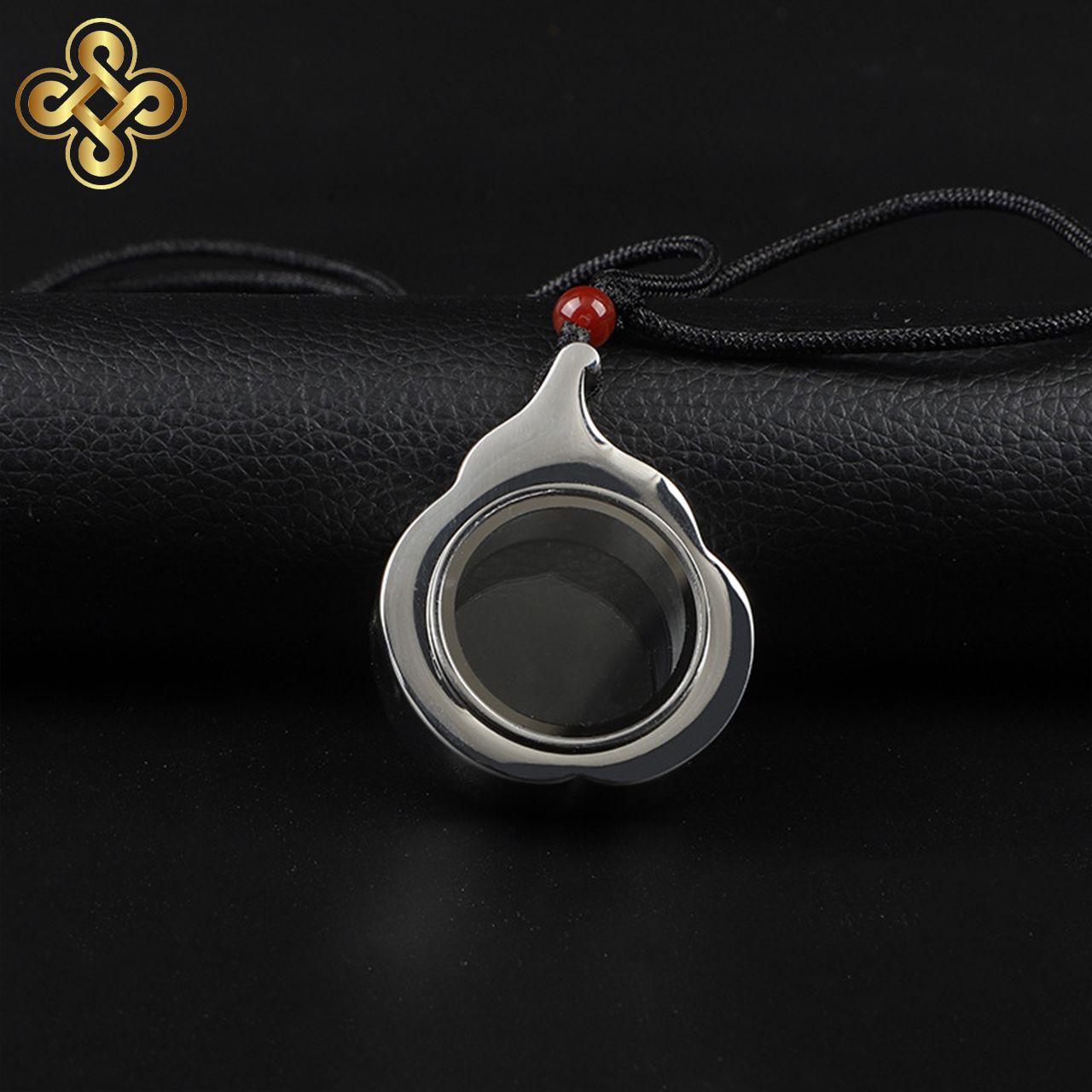 สร้อยคอไทเทเนียมสแตนเลสทรงหยดน้ำ Thangka – Mango Amulet