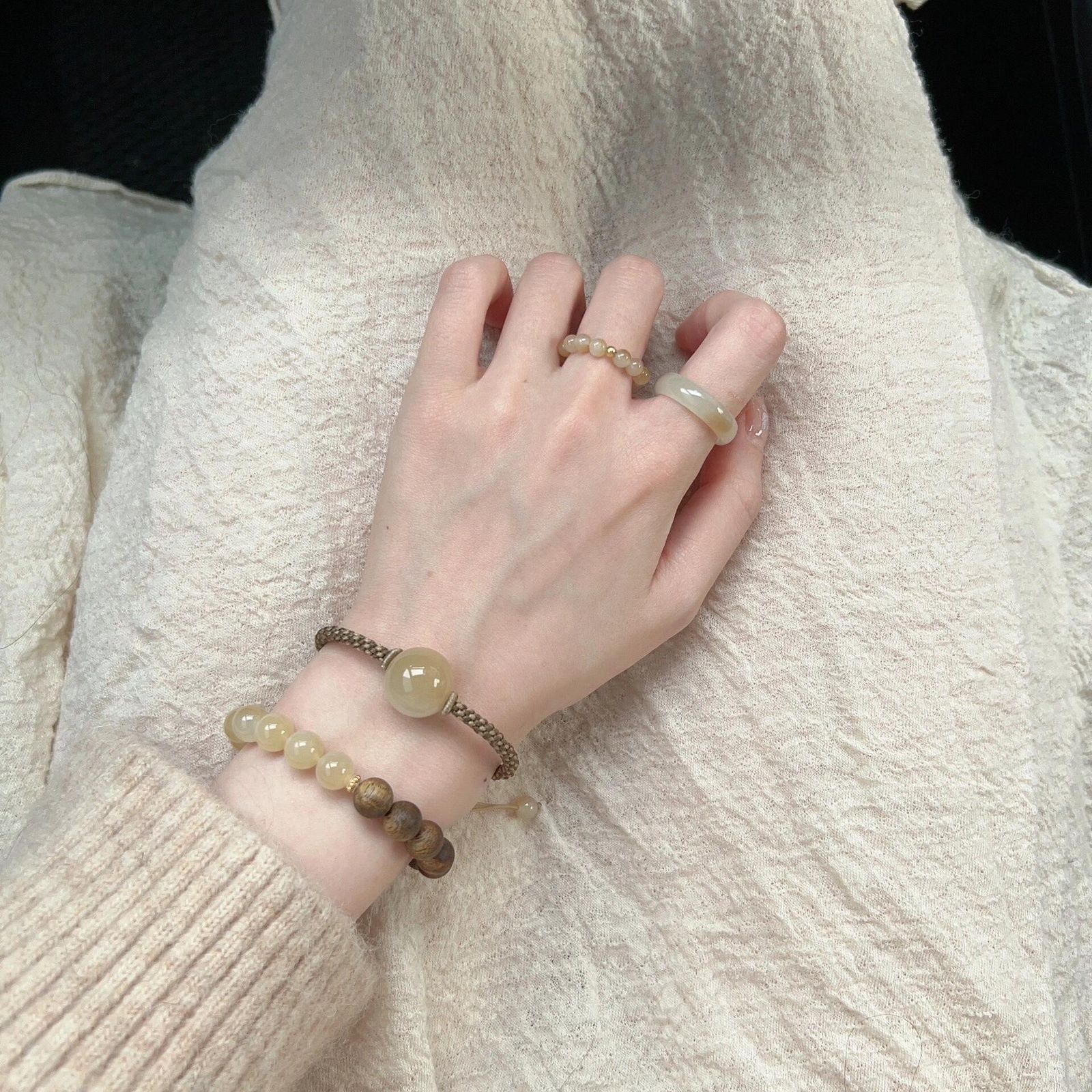 สร้อยข้อมือลูกปัดนำโชค Hetian Yu ทอมือสไตล์วินเทจ – Mango Amulet