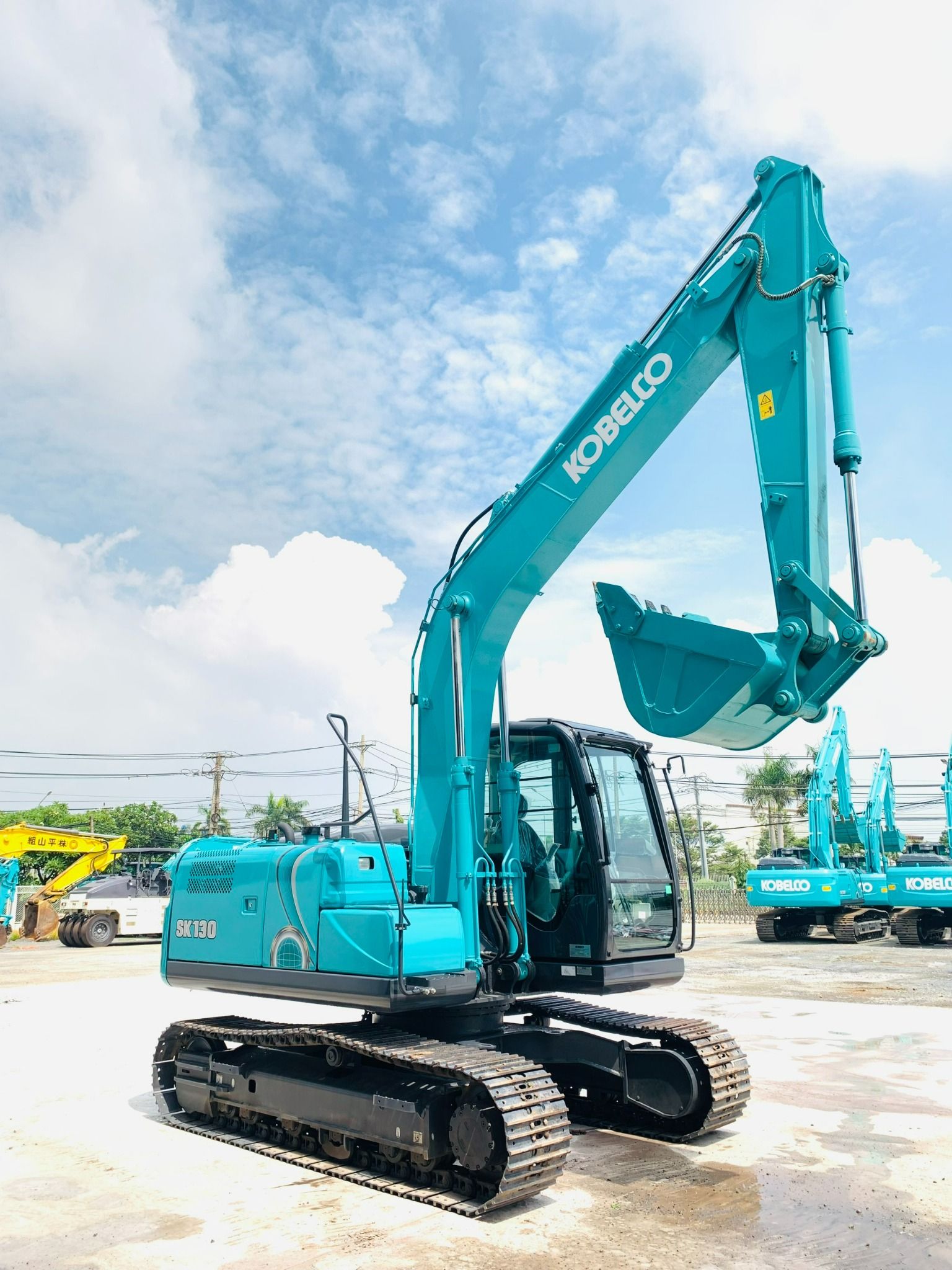 MÁY ĐÀO KOBELCO SK130-10 GÀU 0.5 m3 MỚI 100% CHÍNH HÃNG GIÁ TỐT TẠI VN ...