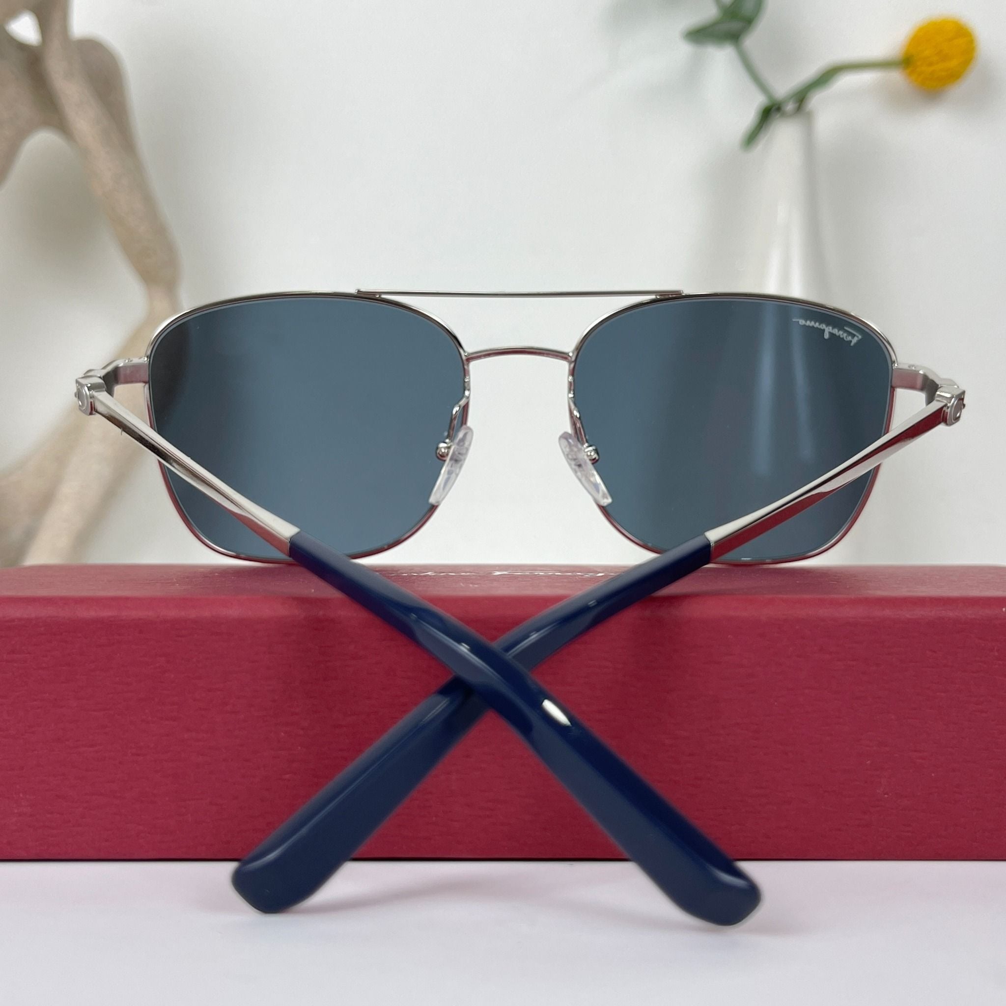 Mắt kính Ferra.gamo Blue Square Men – Nguyễn Thị Mỹ Linh