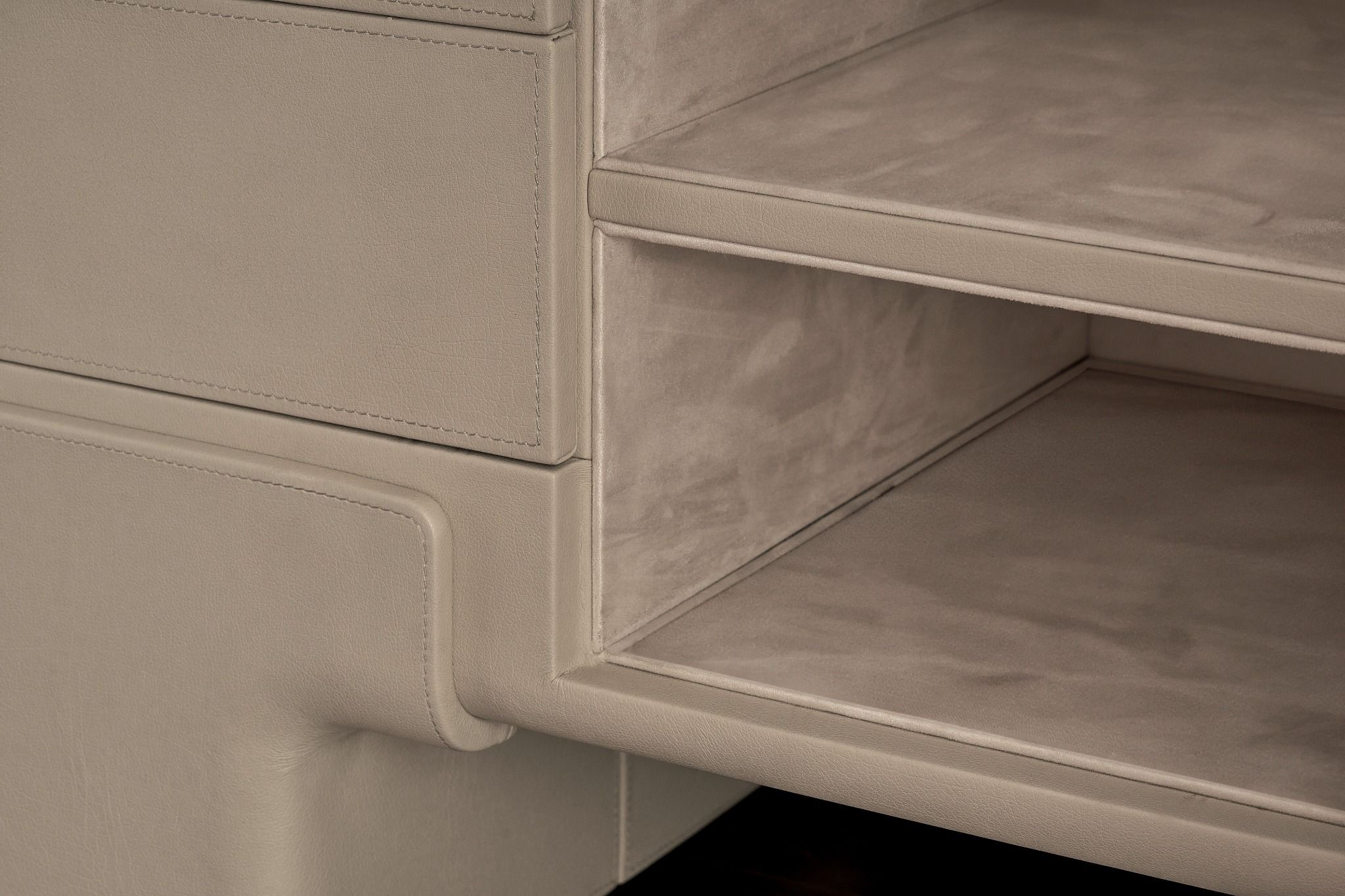 Monarch cabinet– artestudio