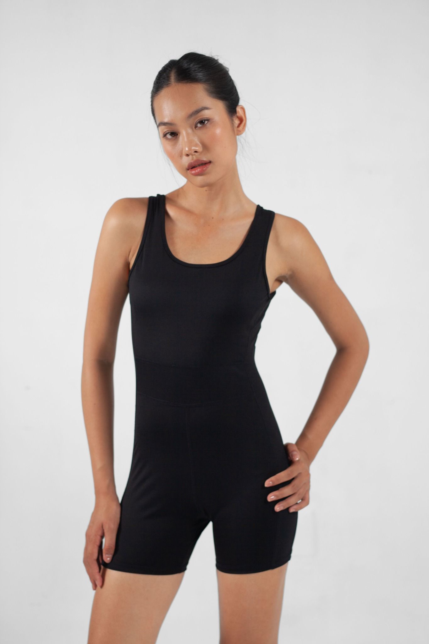 V-Backline Short Bodysuit Black - UNIQ