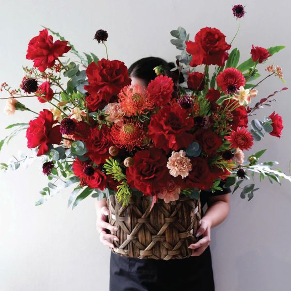 Scarlet Splendor - La Vie Est Belle - Flower & Gift