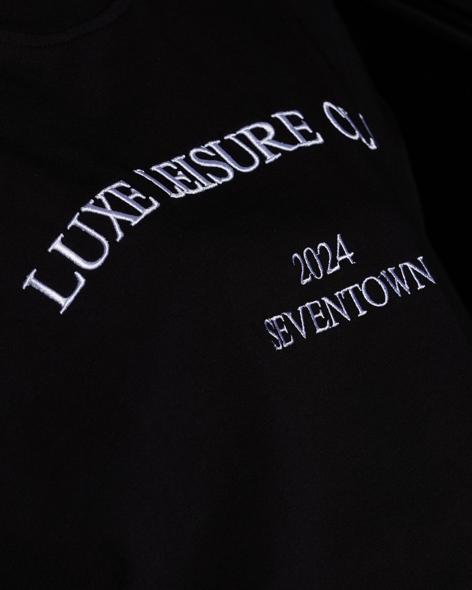SVT LUXE LEISURE T-SHIRT - BLACK – seventown SVT LUXE LEISURE T-SHIRT - BLACK – seventown