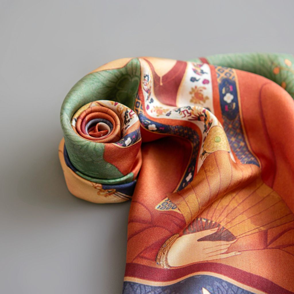 The Twin Phoenix Court Scarfsize 65x65 - Golden Silk