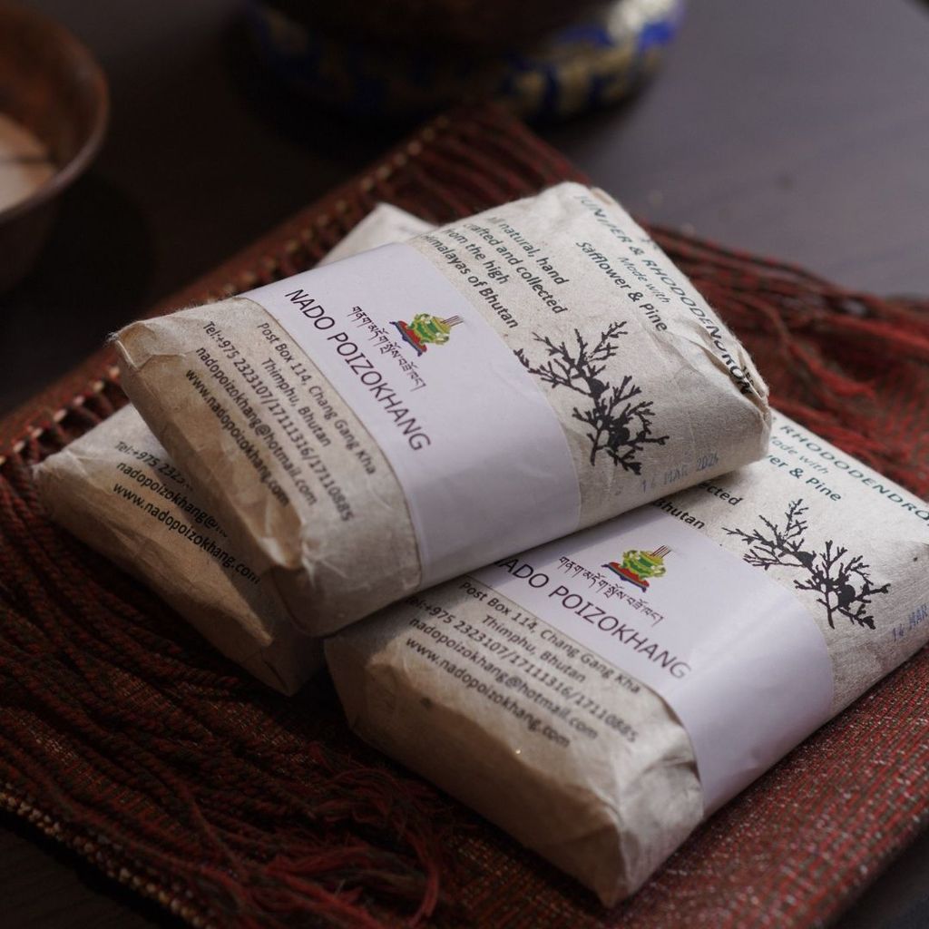 NADO POIZOKHANG JUNIPER & RHODODENDRON POWDER INCENSE – BE HERE NOW
