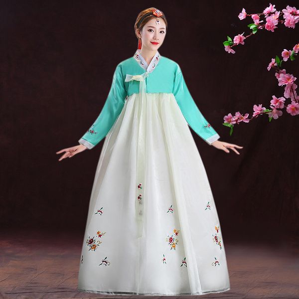 Hanbok nữ trơn thêu hoa li ti – THUEDOMOINGAY