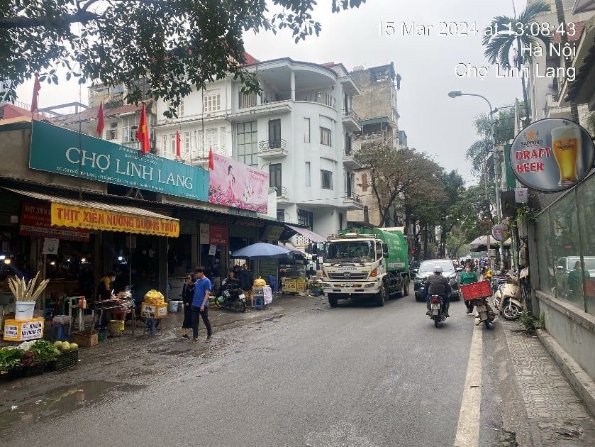 Linh Lang Market Billboard - Ha Noi Capital – OMNID
