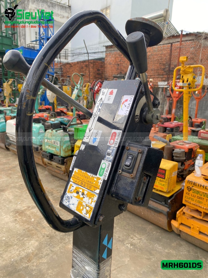 Xe lu rung dắt tay 569Kg Mikasa MRH601DS Nhật Bản - Máy Xây Dựng Siêu Việt