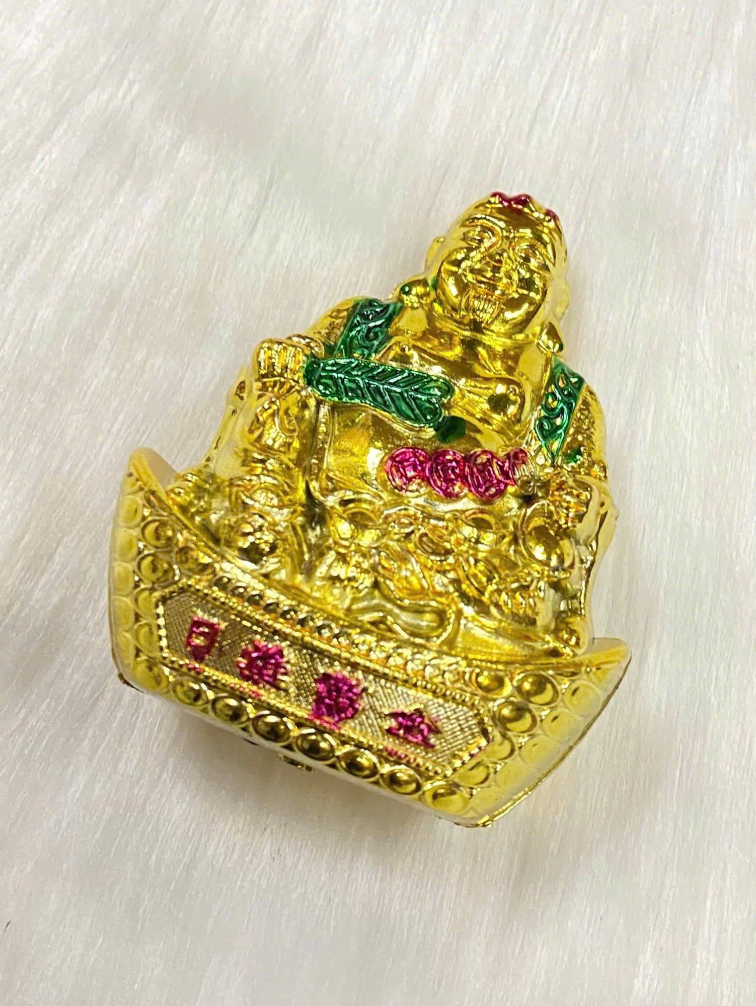 Ông địa ngồi trên thỏi vàng trang trí tết (655) – Nga Vpp - 23 Tháp Mười