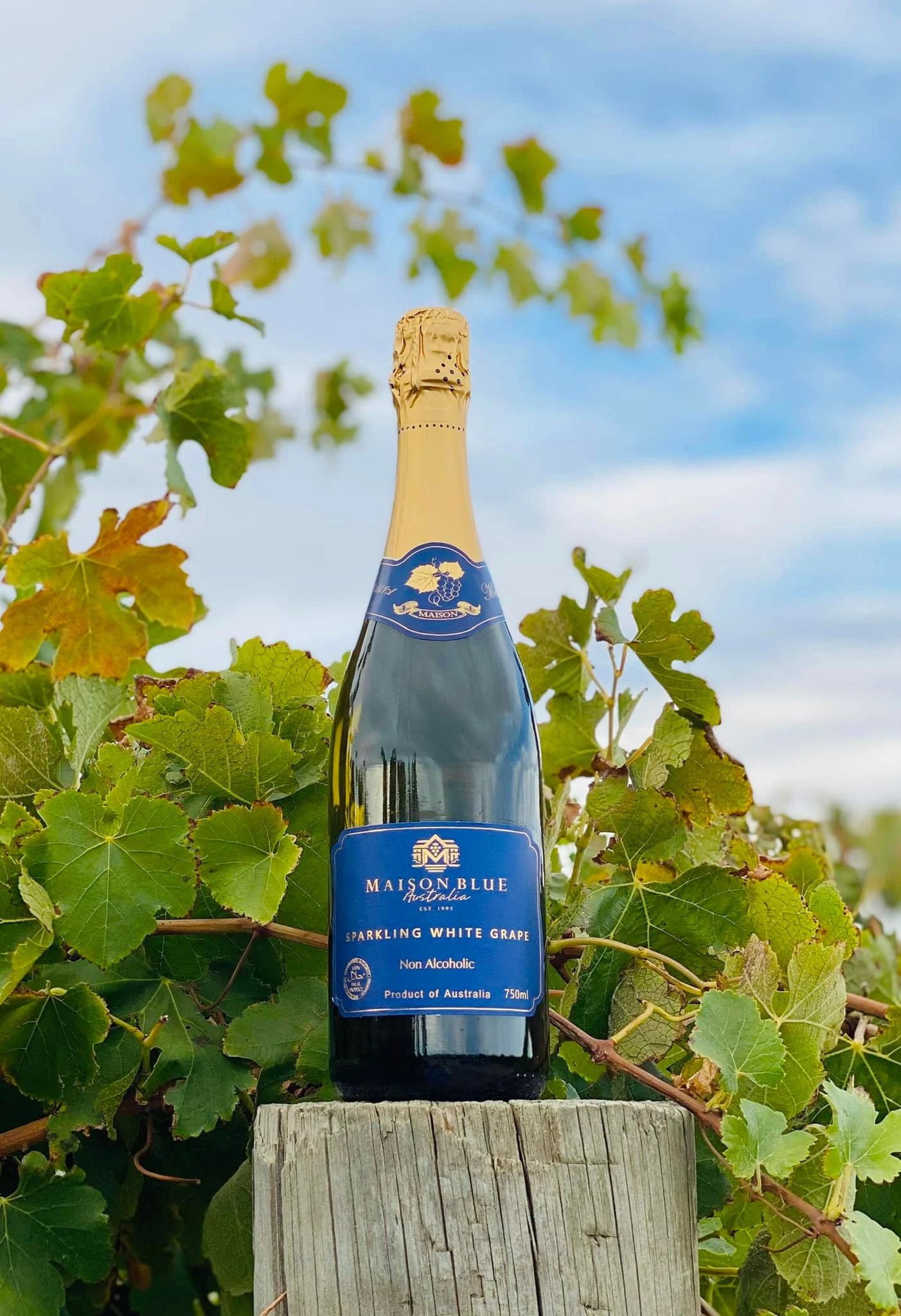 Rượu vang nổ 0% cồn Maison Blue Sparkling White Juice 750ml – auvital