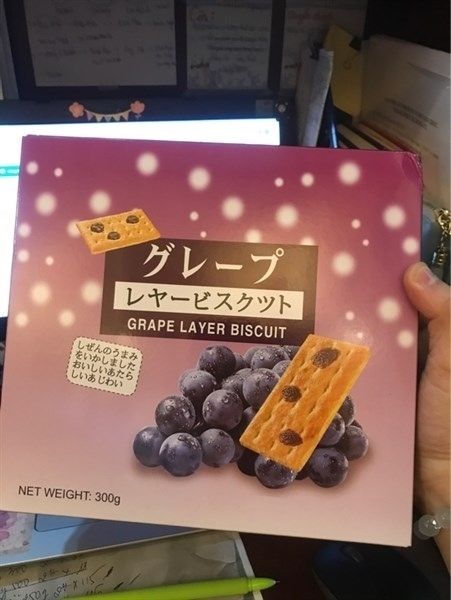 BÁNH QUY NHẬT GRAPE LAYER BISCUIT VỊ NHO 300G-餅乾