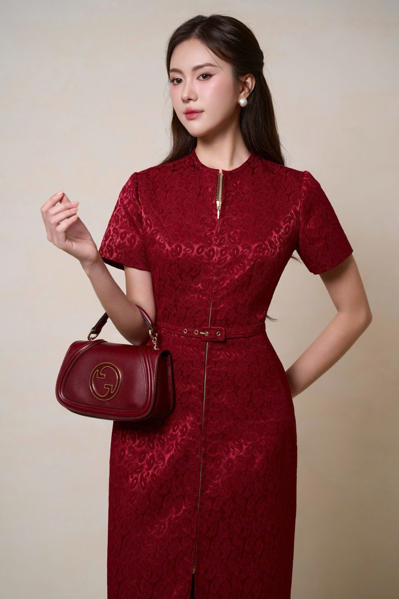 RED JACQUARD DRESS – PREMIÈRE