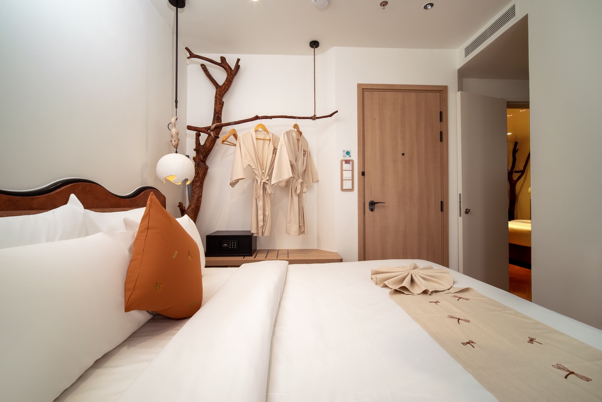 SUPERIOR DOUBLE– Me Saigon Boutique Hotel