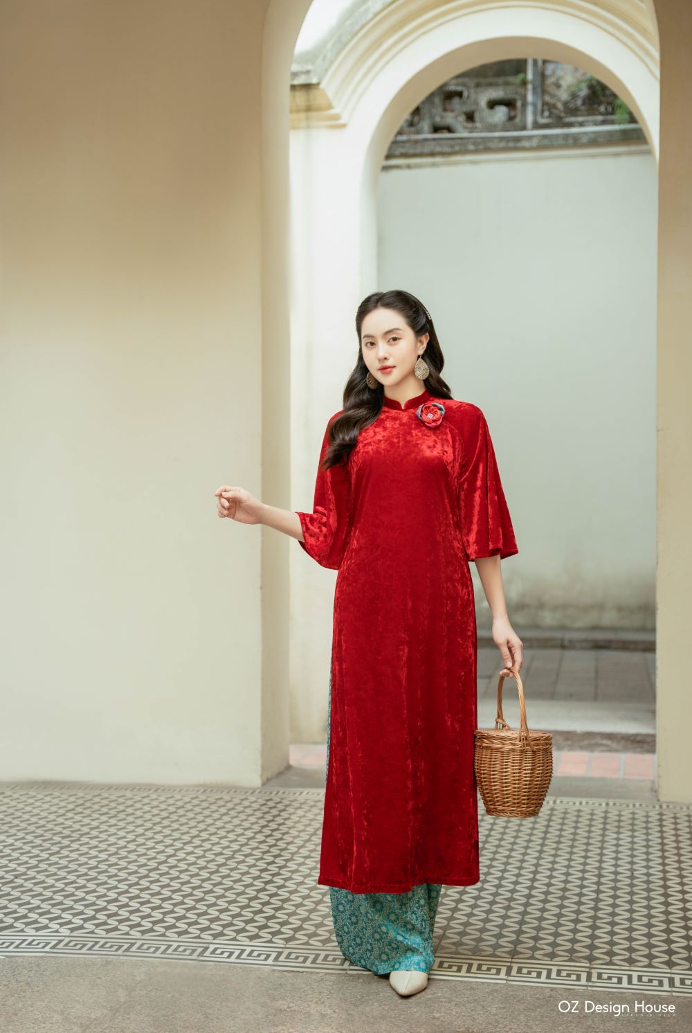 Áo dài nhung nhám đỏ,đính hoa 3D.